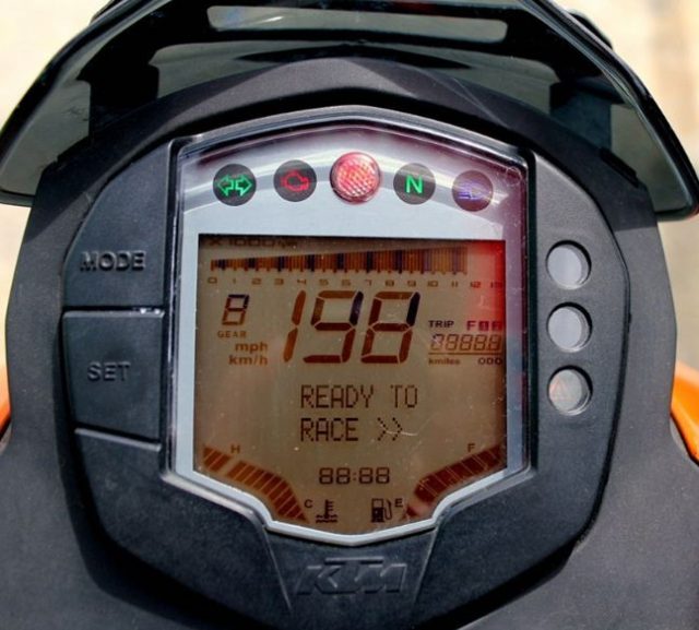 KTM RC 200 vs CBR250R Head On! - MotorCycleDiaries